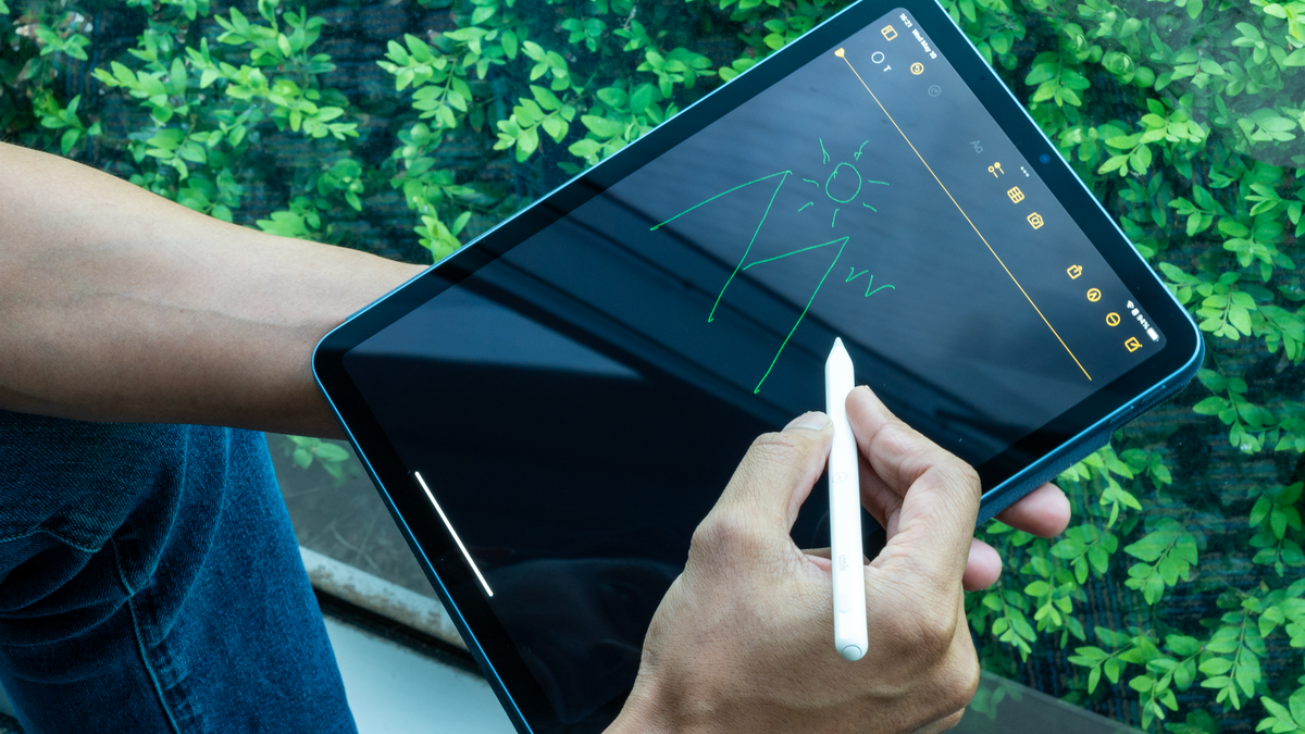 LOGiiX Precision Pencil smart stylus for iPad and tablets